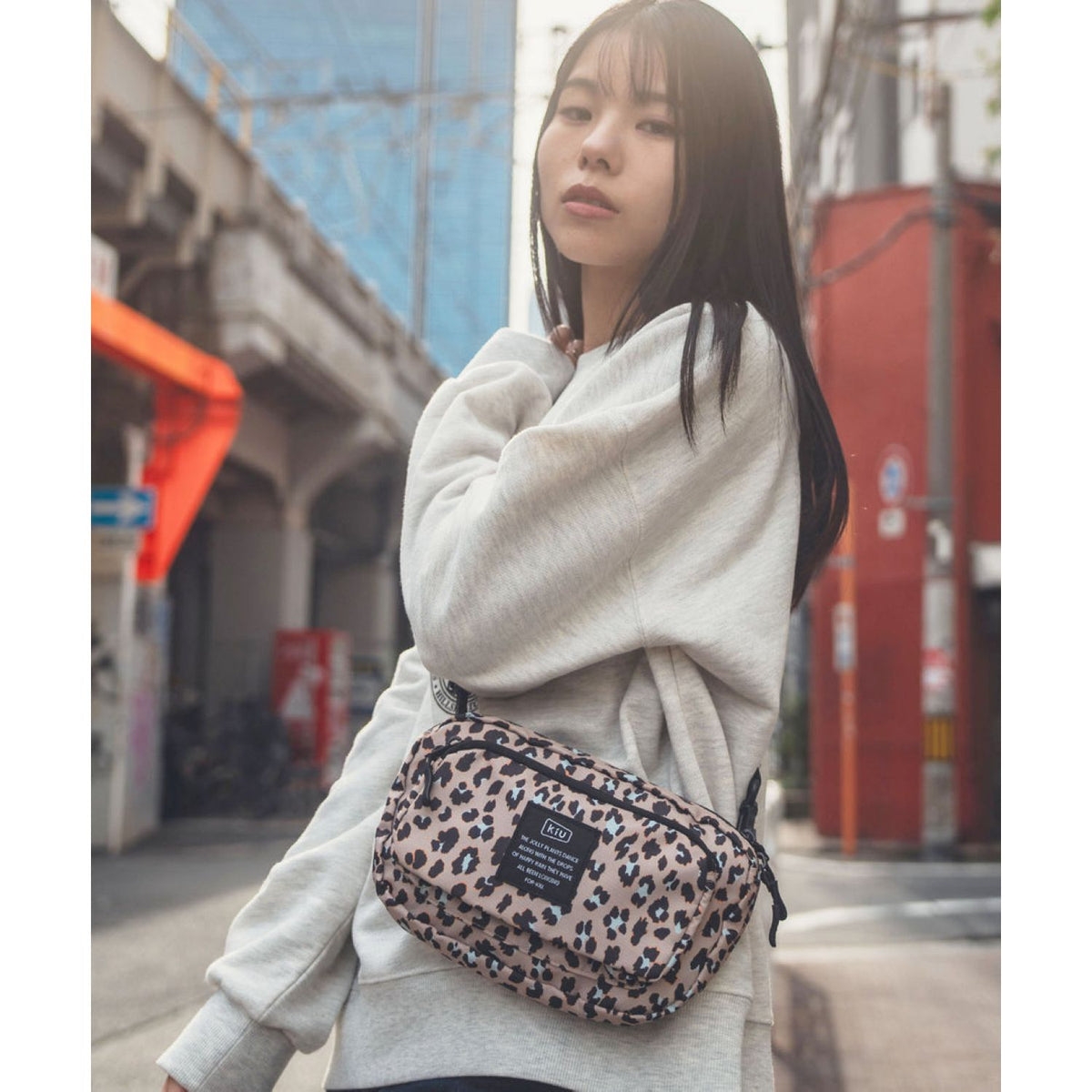 Kiu 300D Front Pocket Mini Shoulder Bag (Black) – The Planet Traveller