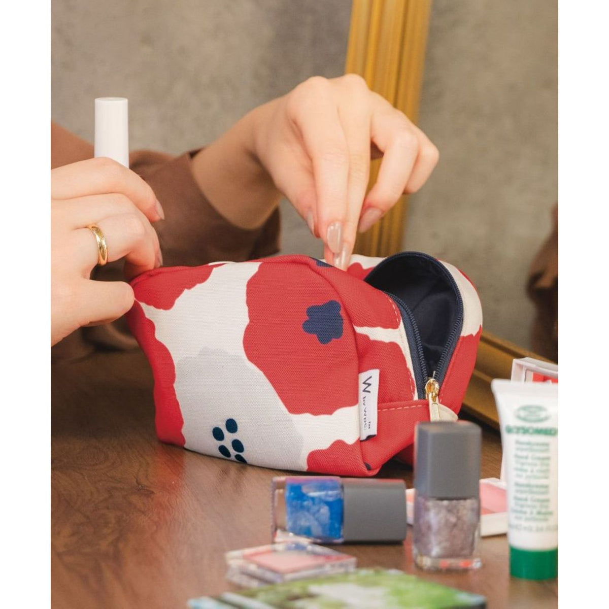 WPC Small Pouch (Kukka Off White) – The Planet Traveller